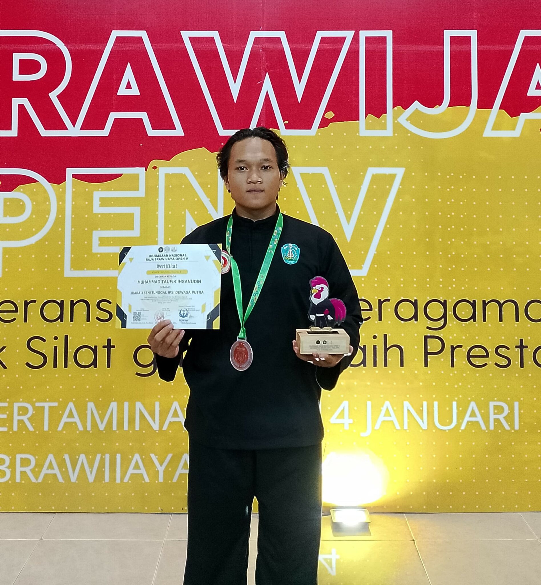 Tanding Kategori Pencak Silat Baru, Taufik Lebih Rutin Latihan – STKIP PGRI Ponorogo